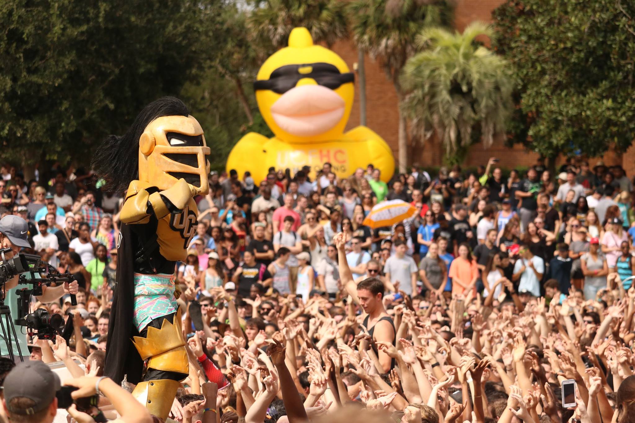 UCF Breaks Enrollment Record With 66 000 Students For Fall Semester UCF Breaks Enrollment Record With 66 000 Students For Fall Semester
