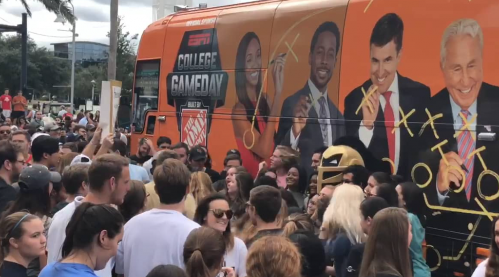 VIDEO: UCF fans welcome ‘College GameDay’ bus — KnightNews.com